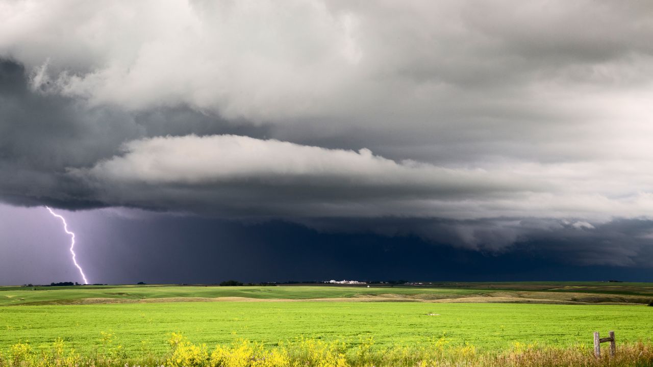 Can Lightning Strike A Car? - Spot For Cars